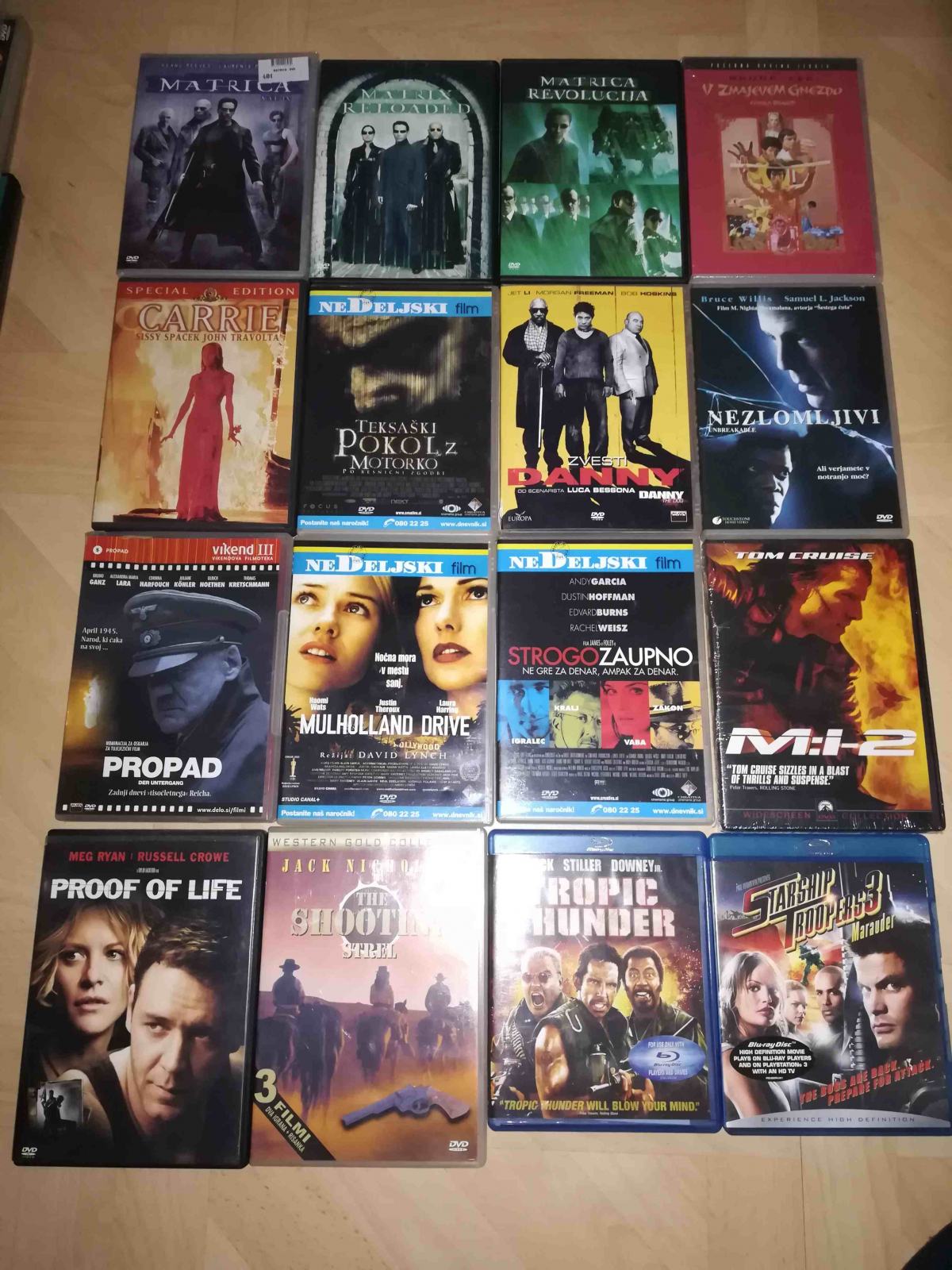 157 filmov na DVDju (Celovečerni filmi, risanke, dokumentarci)