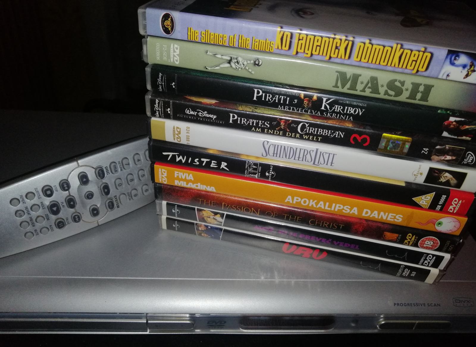 DVD / DIVX player Philips DVP630 z daljincem + 10 filmofilskih filmov