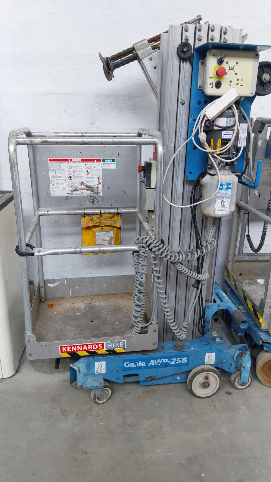 DVIŽNA PLOŠČAD GENIE AWP - 25 S