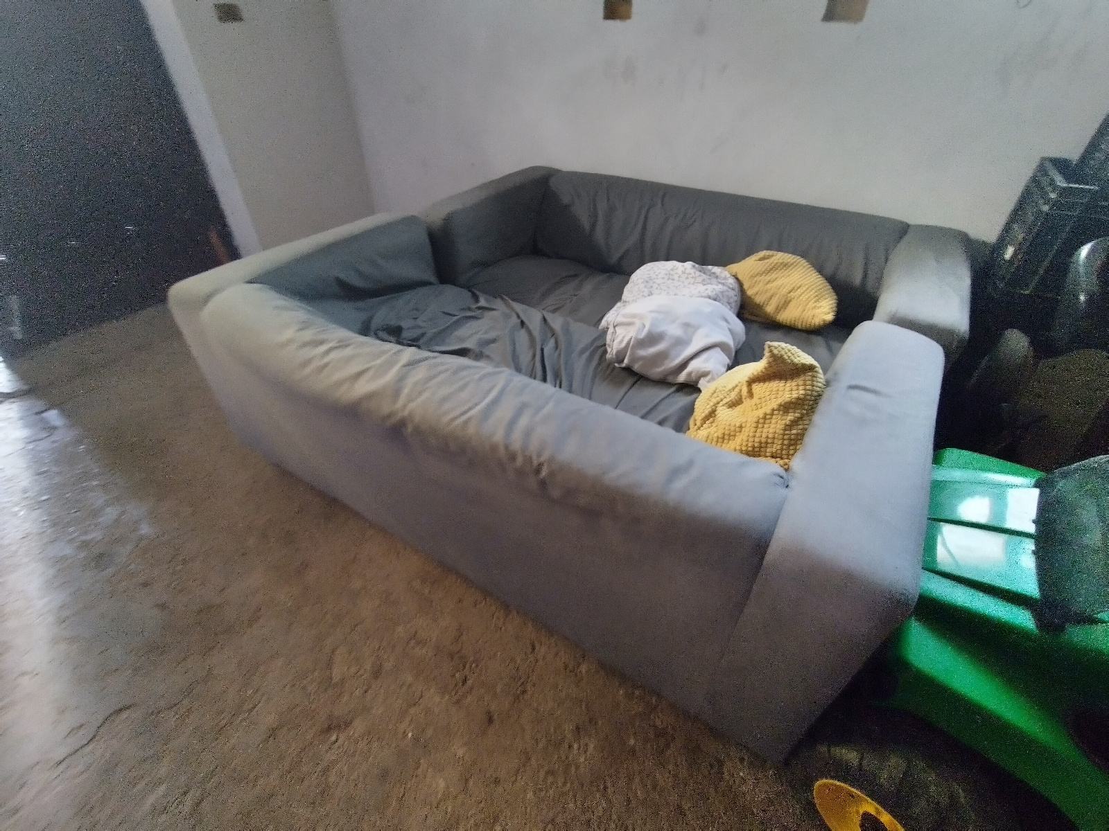 Dva dvoseda IKEA Klippan