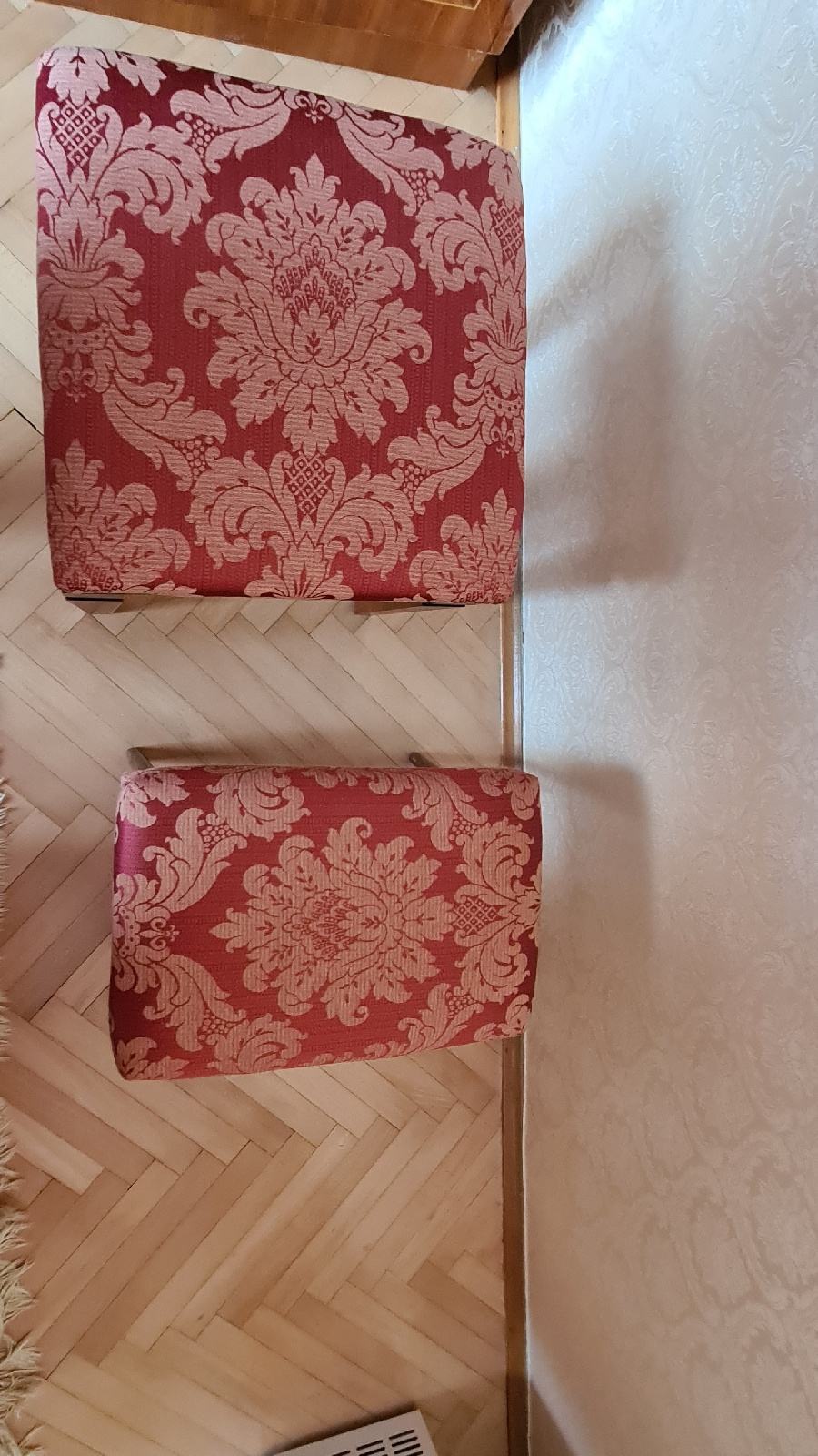 Prodaja dvoseda, fotelja in tabureja