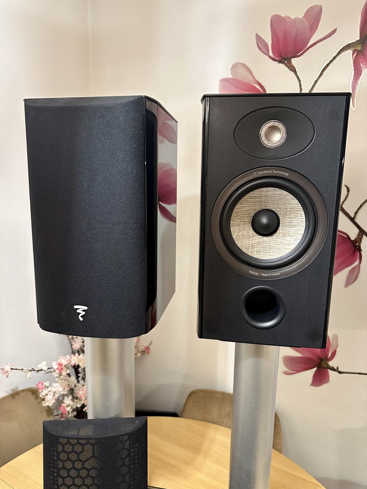 Focal Aria - piano black (center in par)