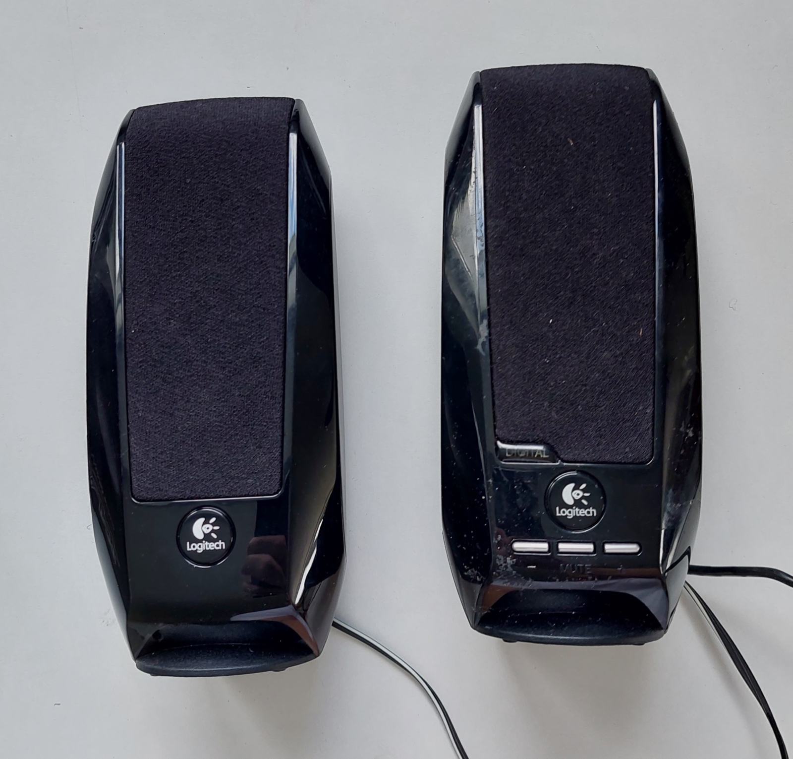 Logitech S-150 zvočnika