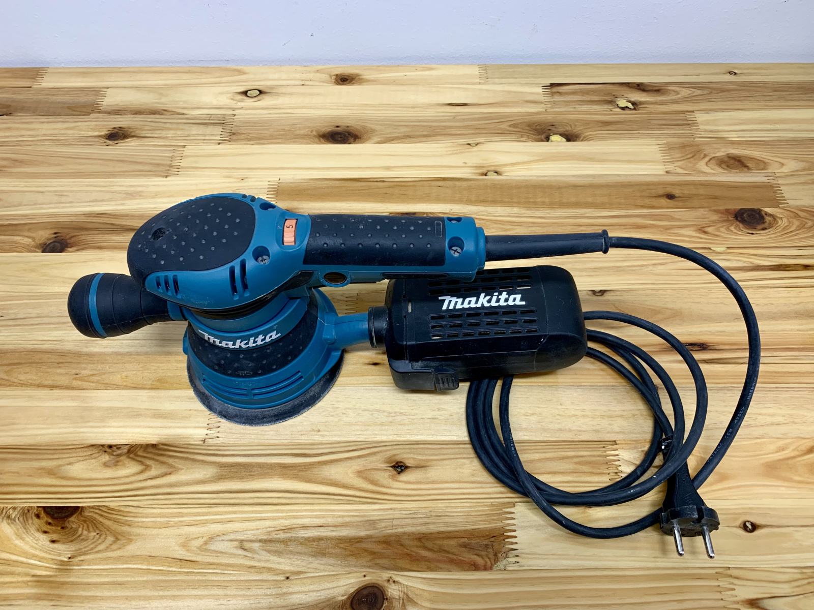 EKSCENTRIČNI BRUSILNIK MAKITA 125mm B05041