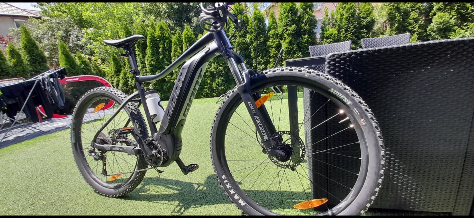 E-kolo GIANT FATHOM E2, 29,mat črn KOT NOV