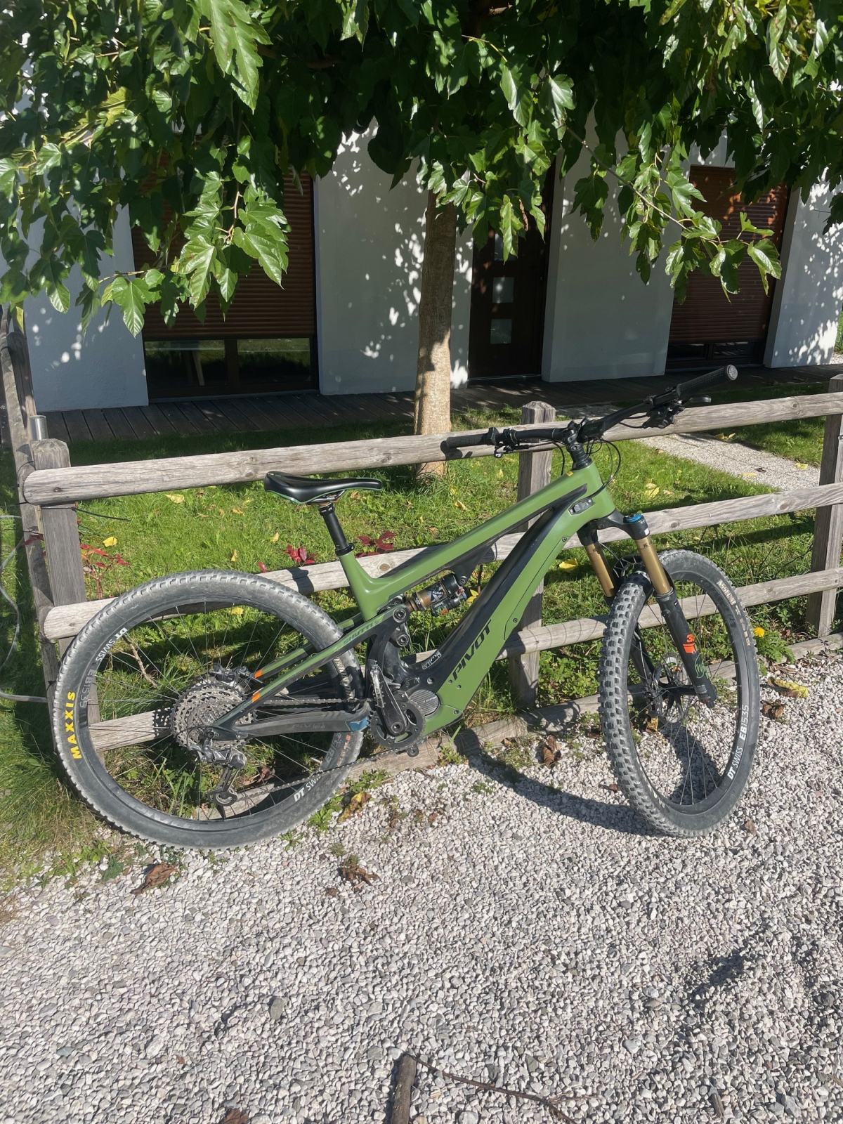 Pivot shuttle AM