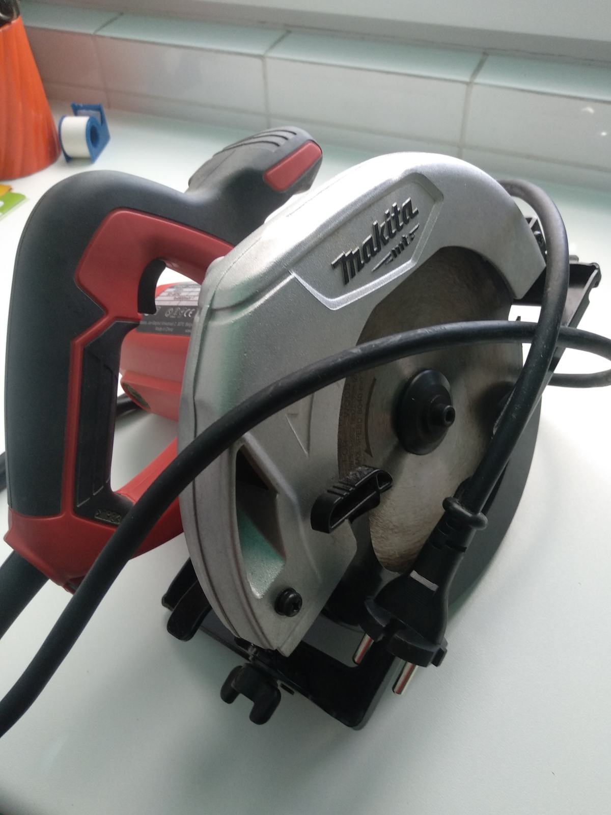 El.krožna žaga Makita-1050 W, 4900 obr/min