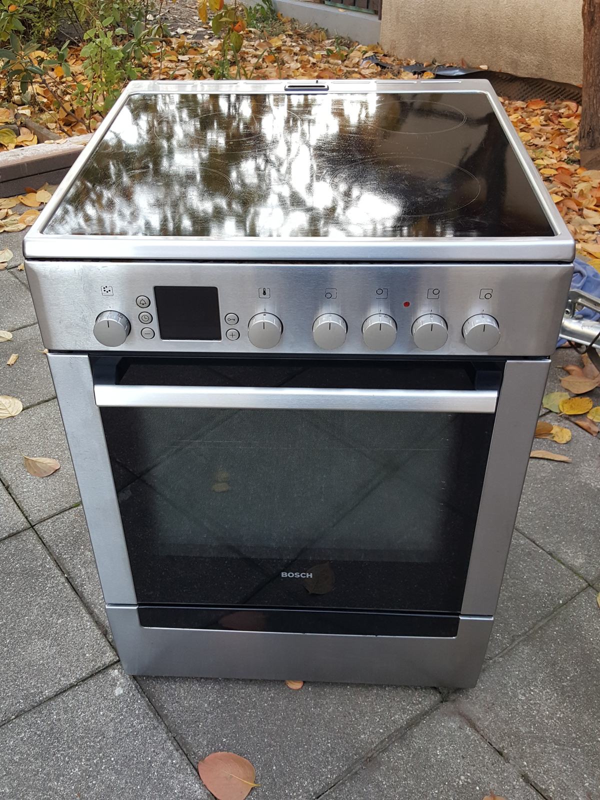 ŠTEDILNIK BOSCH INOX, 60 CM, steklokeramični, odličen