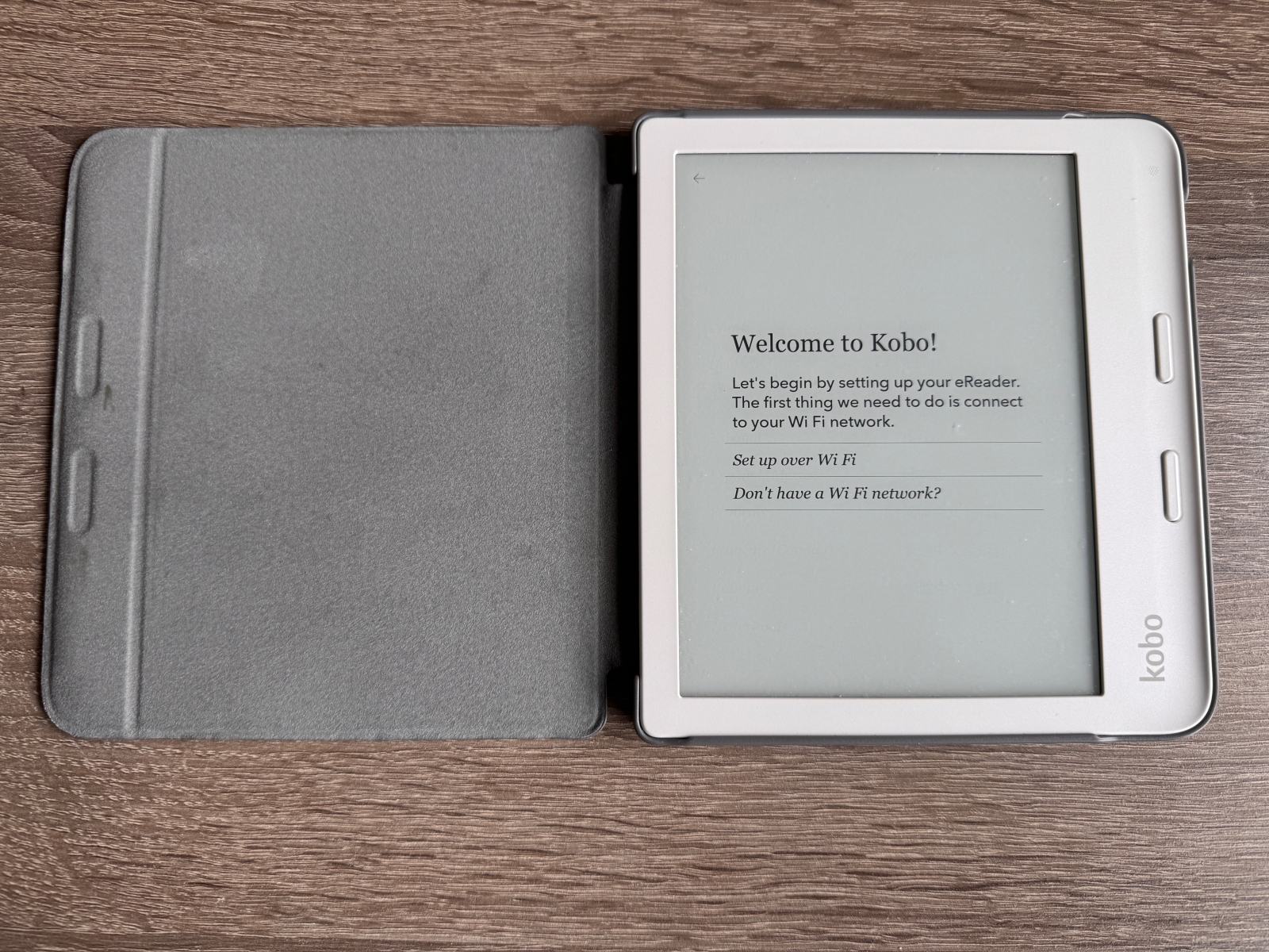 Kobo Libra 2 bralnik (bel) z ovitkom
