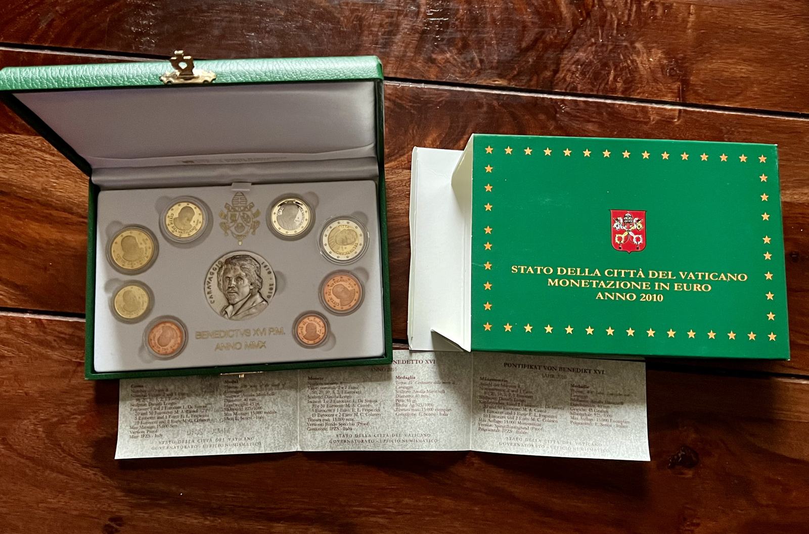 2010 VATIKAN EURO PROOF SET DELUXE S SREBRNO PAPEŠKO MEDALJO (otaku)