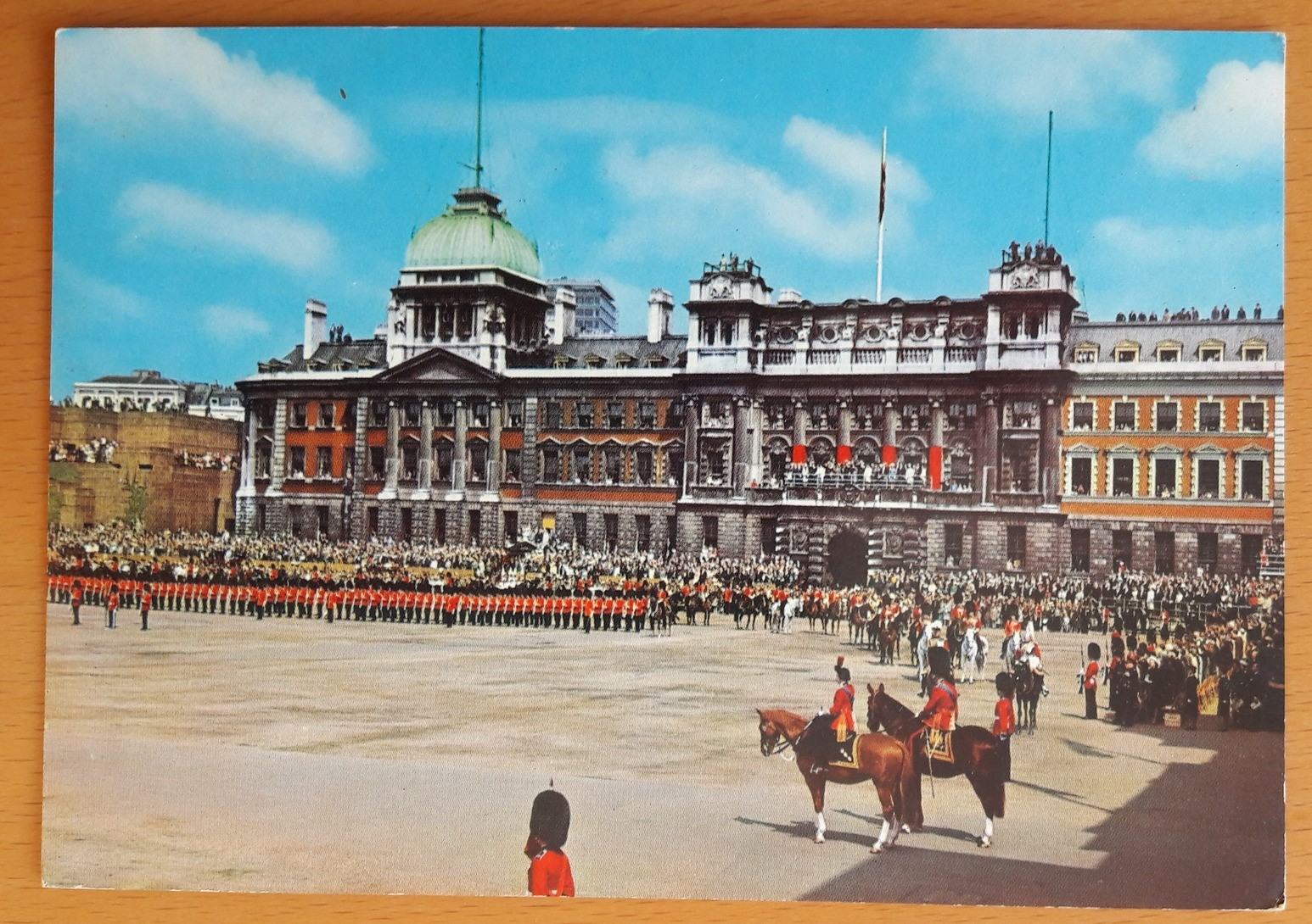 Razglednica Buckinghamska palača parada nepotovana Anglija