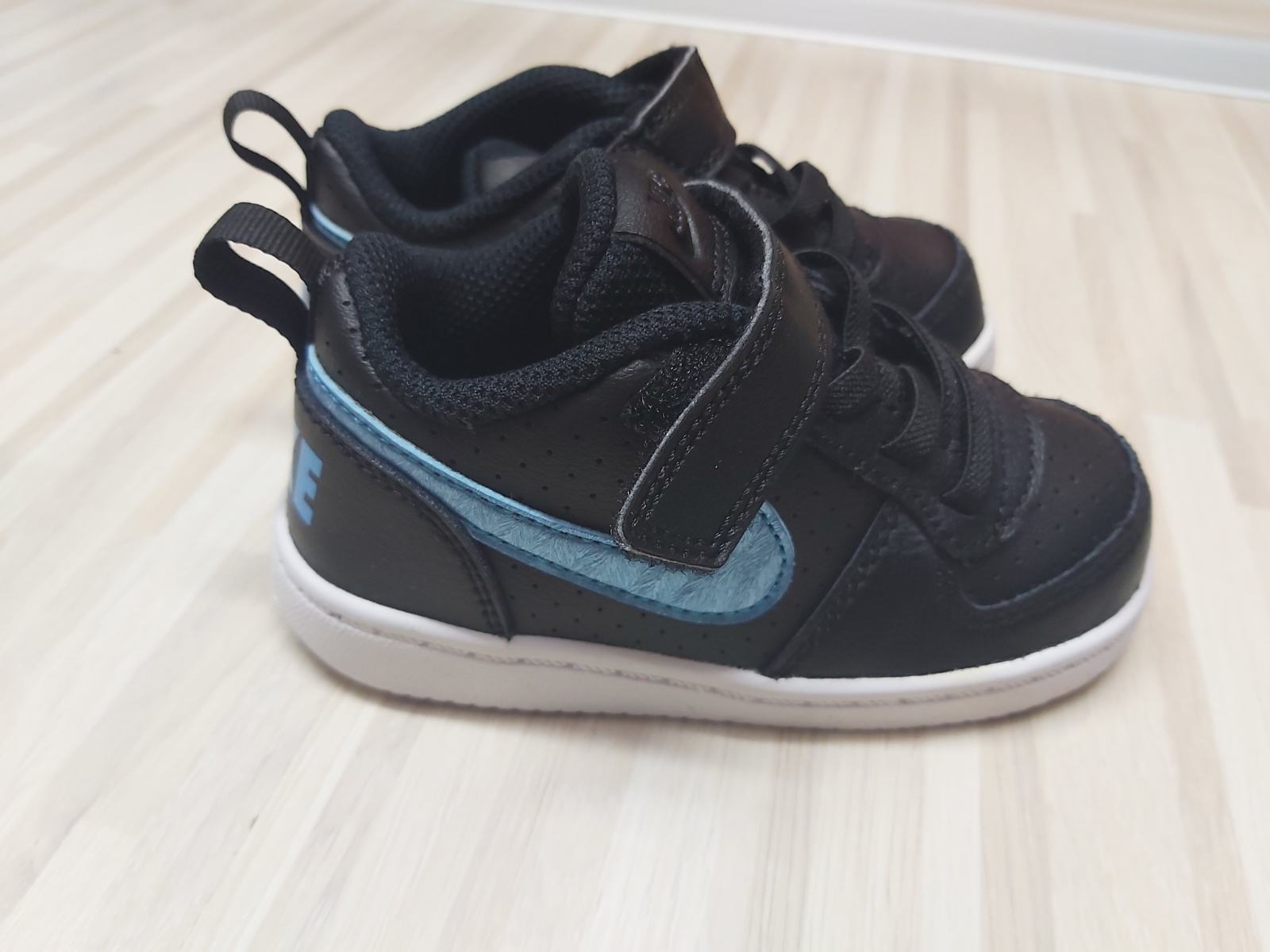 Superge Nike št.22