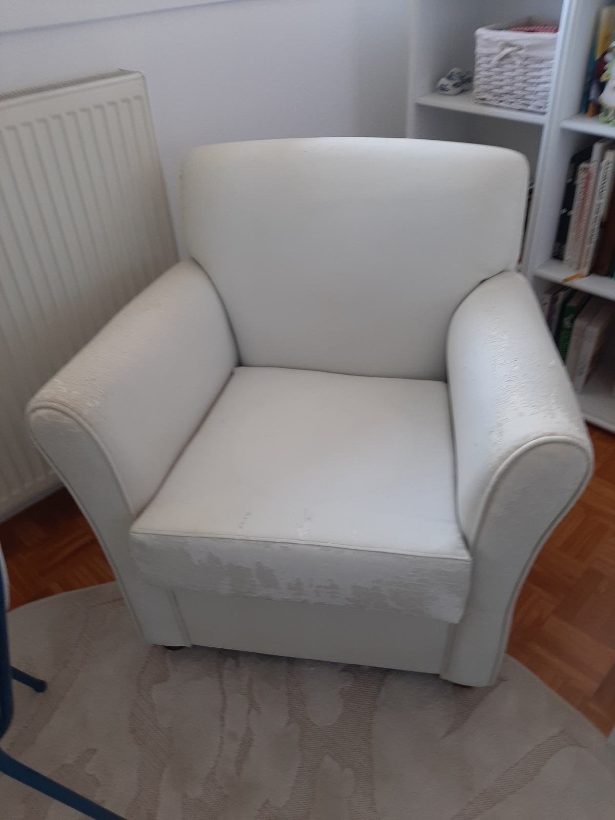 Podarimo fotelj