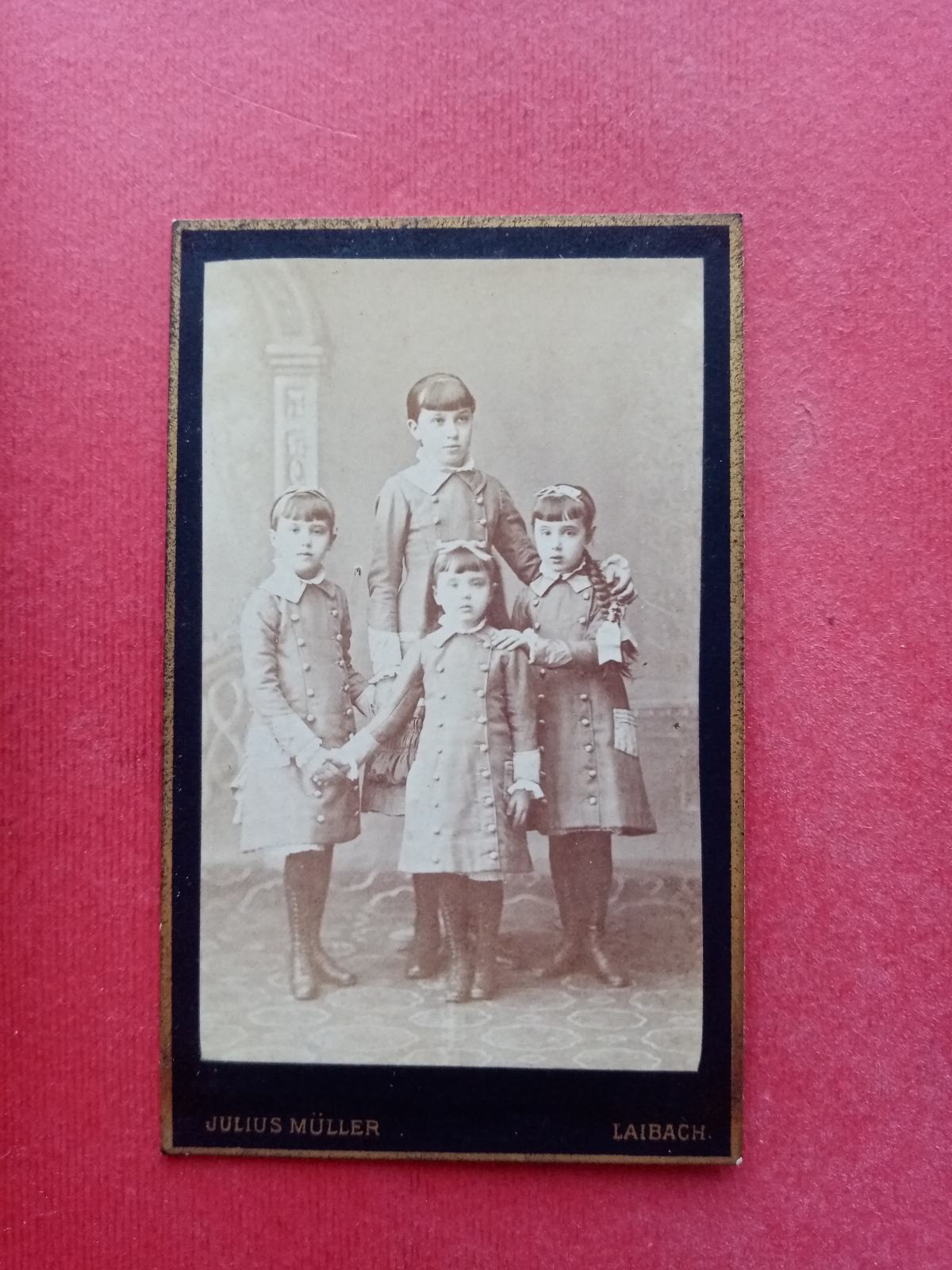 Trdi karton.Fotografija.Julius Müller, Laibach.Ljubljana.Otroci