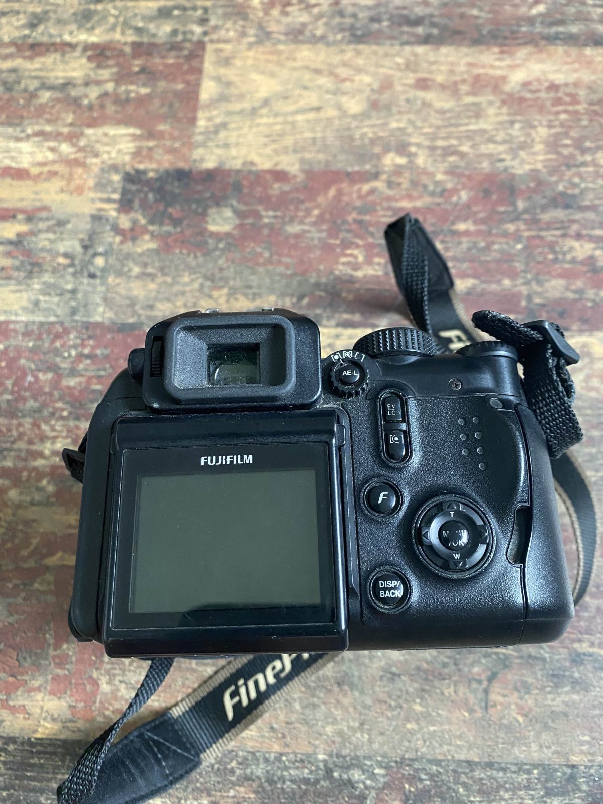 FujiFilm S9600, superzoom kompaktna kamera
