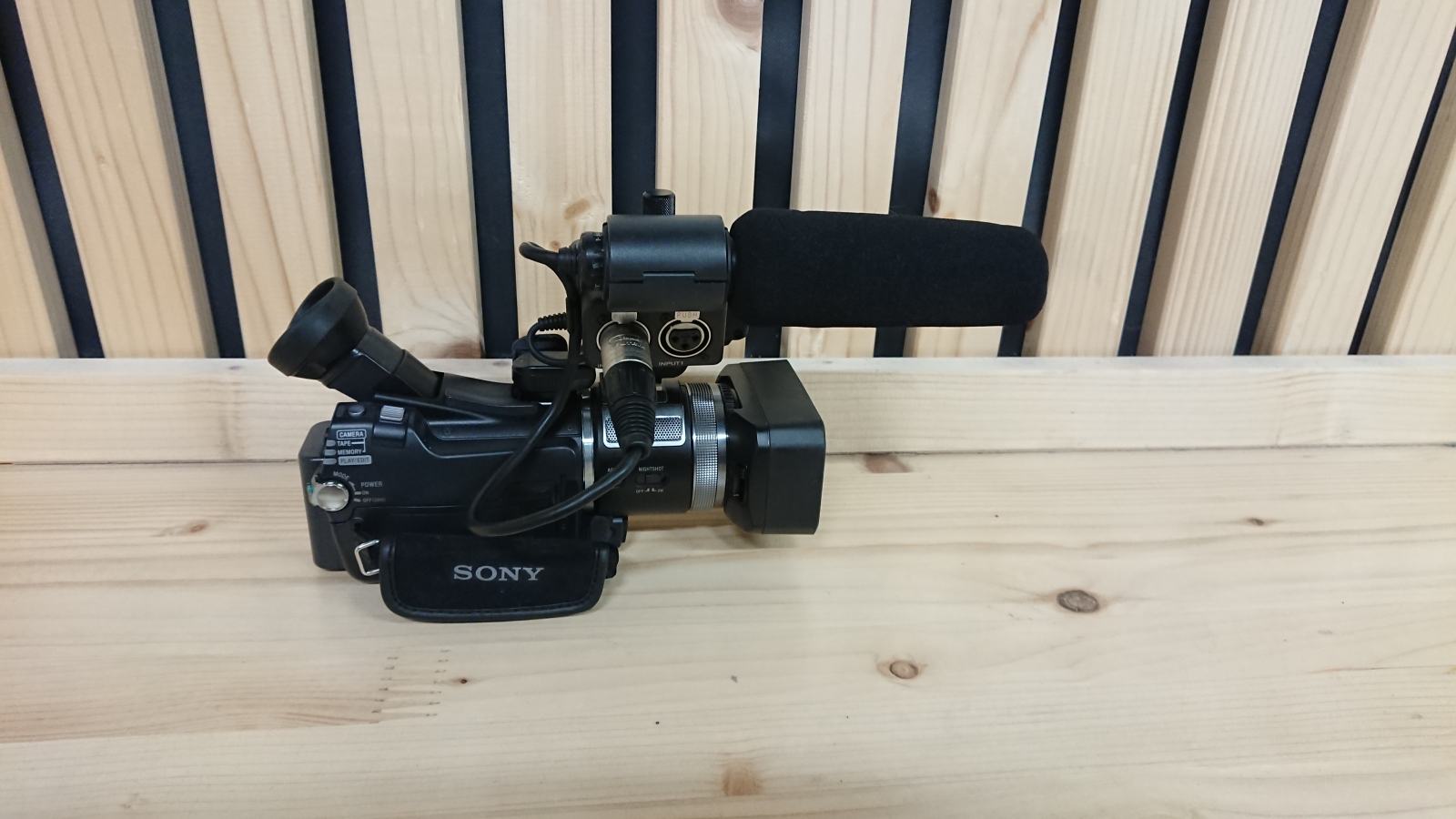 SONY HVR-A1E profi.kamerra+DVD-snemalnik Sony VRD-MC6