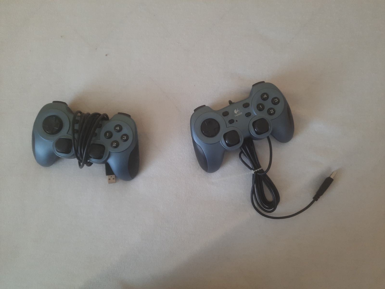 2x Logitech Rumblepad 2