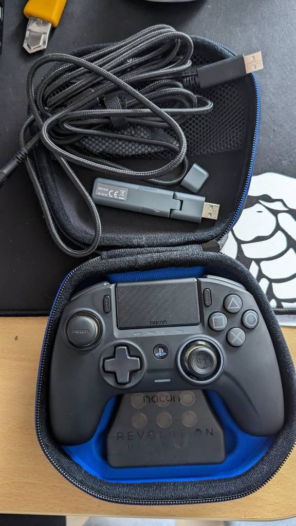 Nacon Revolution Unlimited Pro Controller (PC, PS4)