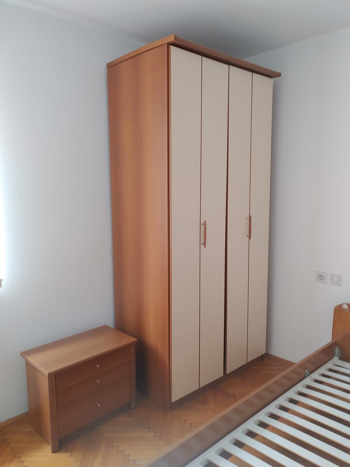 Alples omara in nočna omarica