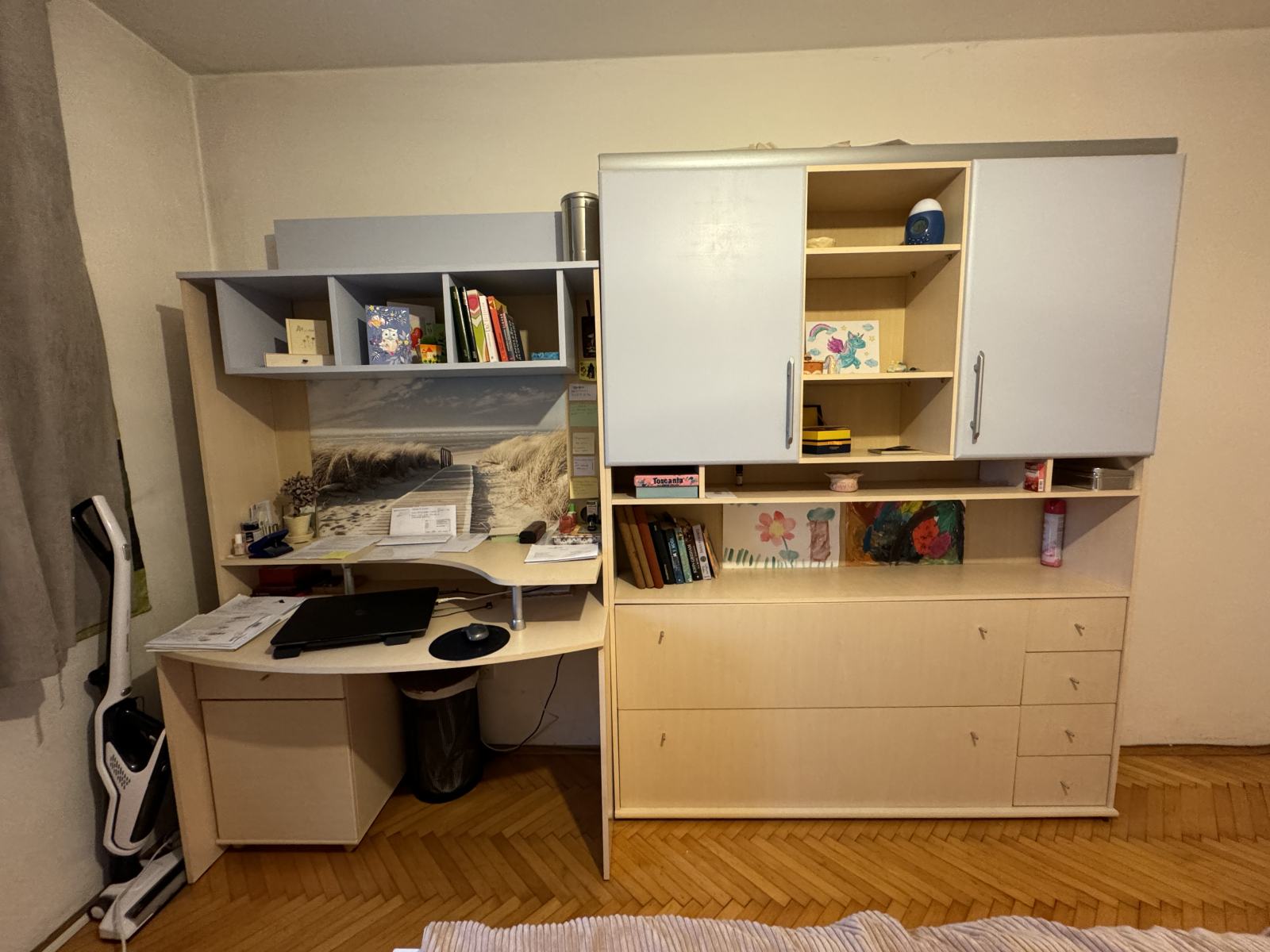 Podarim omare in mizo za sobo