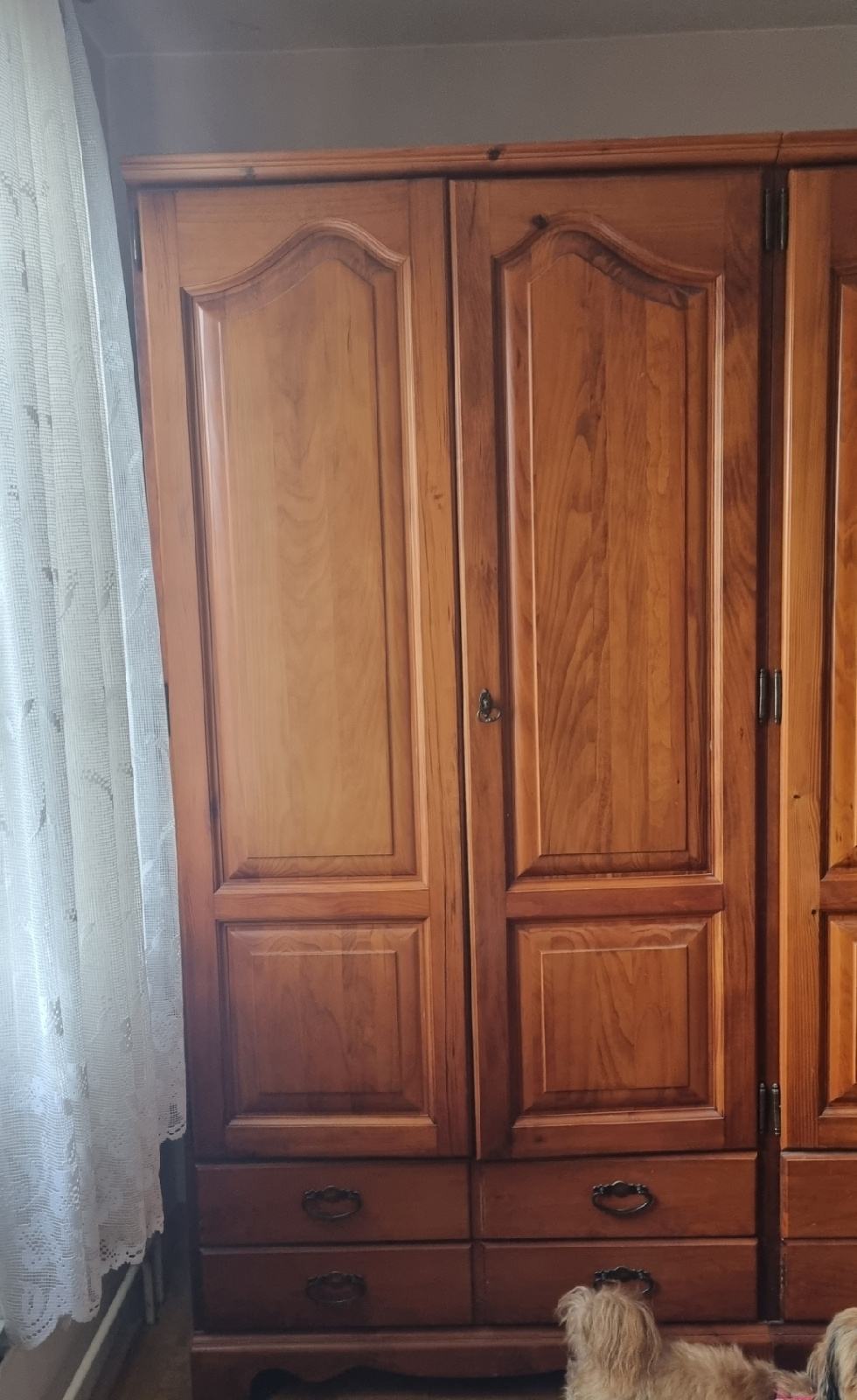 Starinska garderobna omara