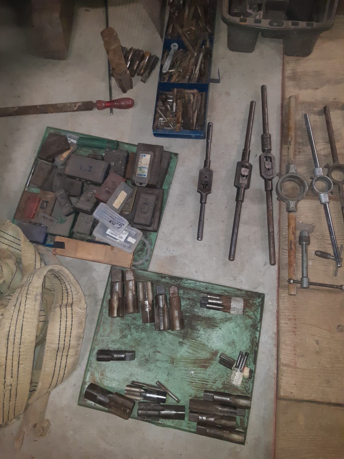 Navojni colski metricni in witvord svedri in navojne čeljusti