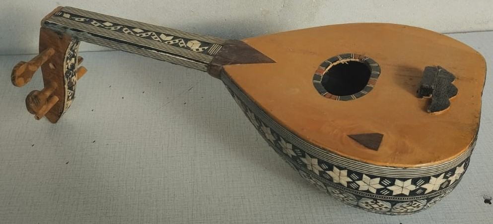 Arabsko glasbilo - UD