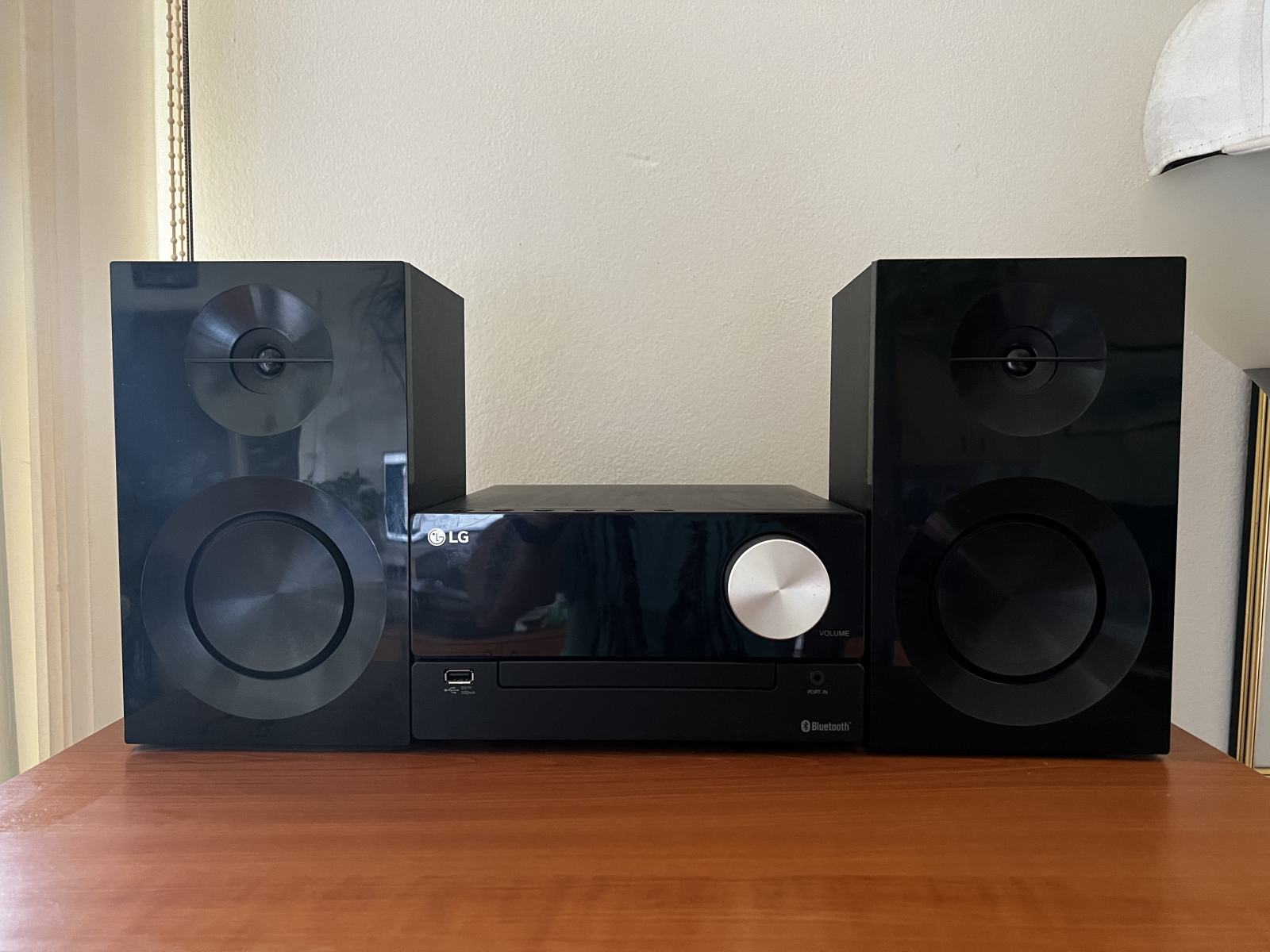 Glasbeni stolp LG CM2460
