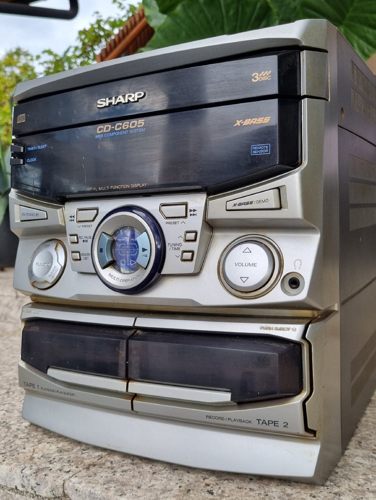 Glasbeni stolp SHARP CD -C605H