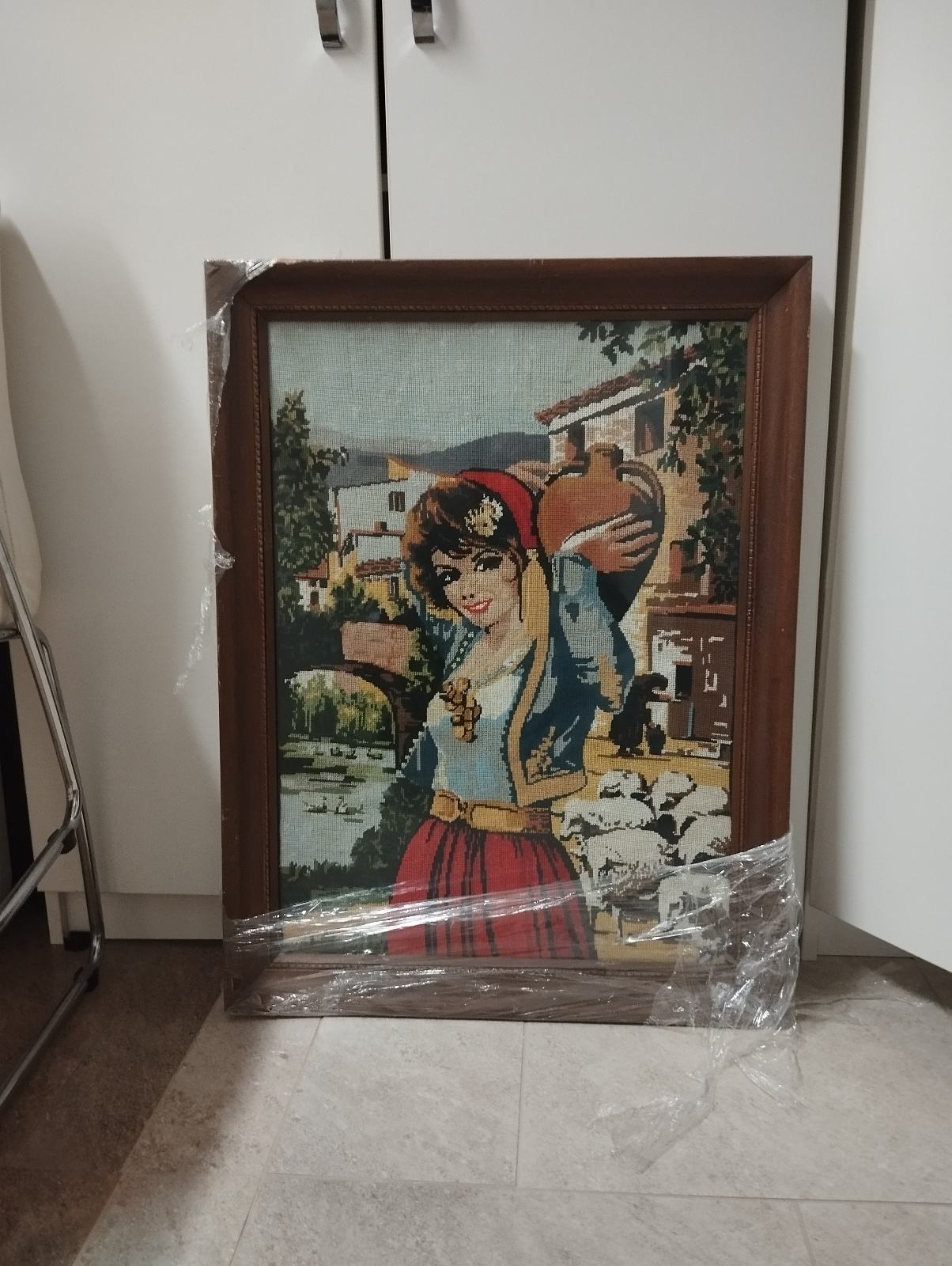 vintage gobelin dekle z vrčem