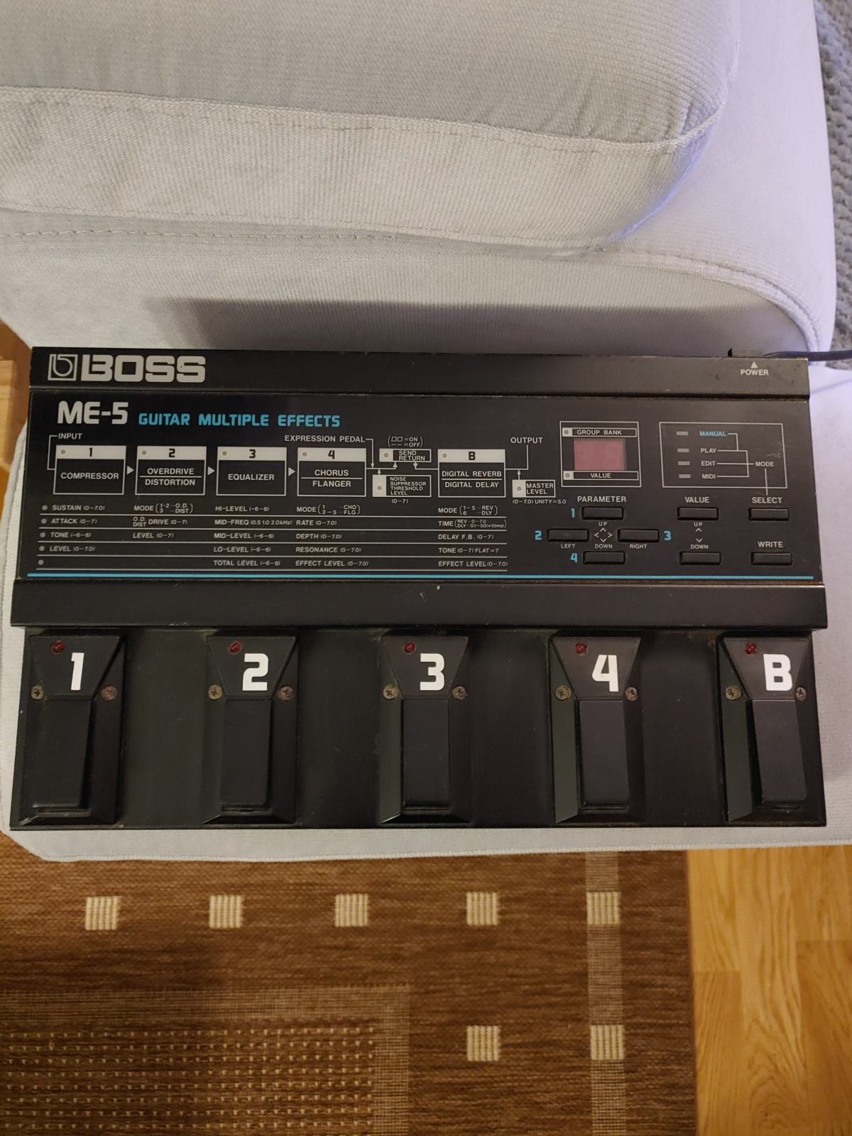 Kitarski efekt Boss ME-5 guitar multiple effects
