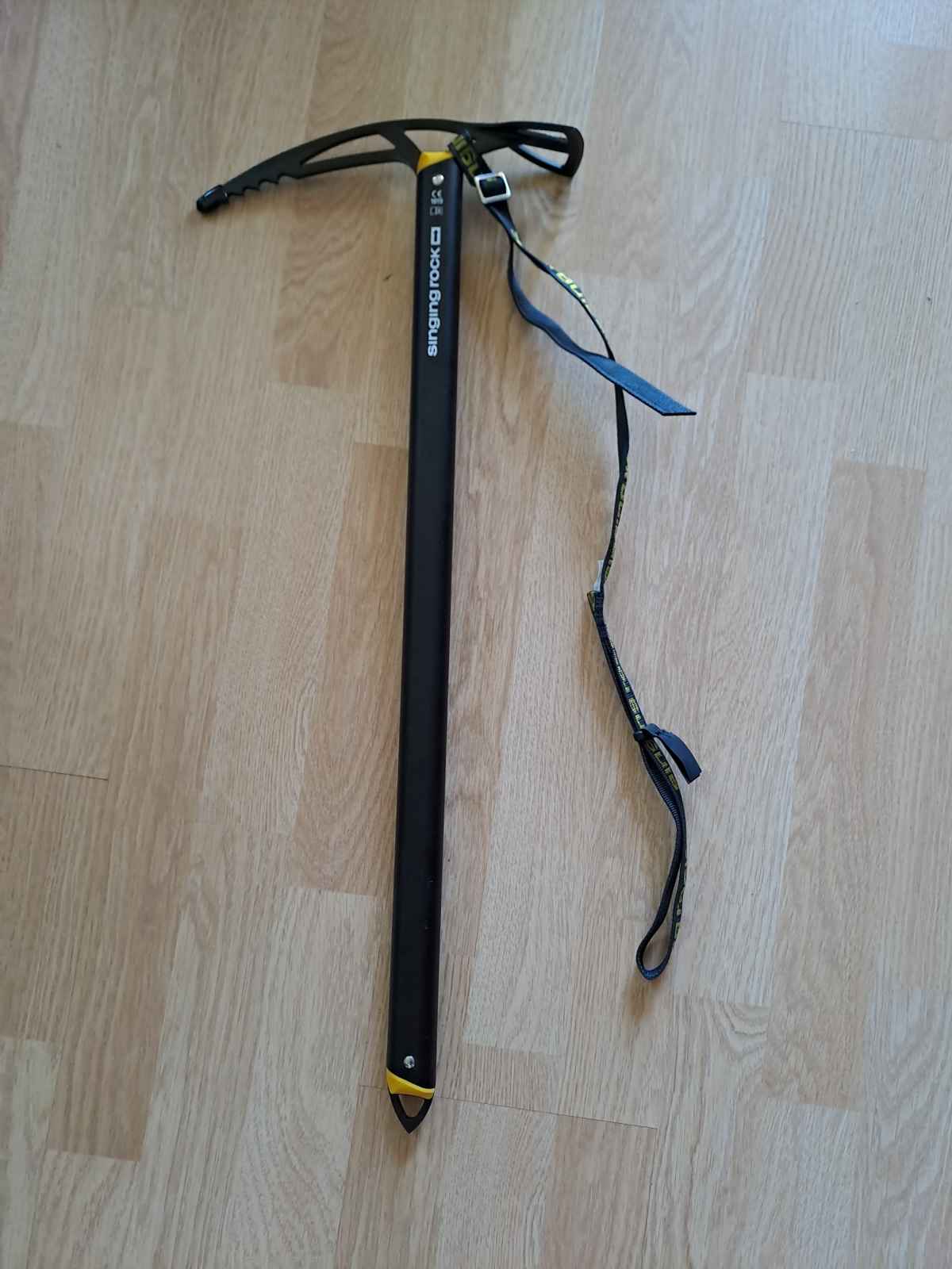 Prodam cepin Singing Rock Merlin - 65 cm