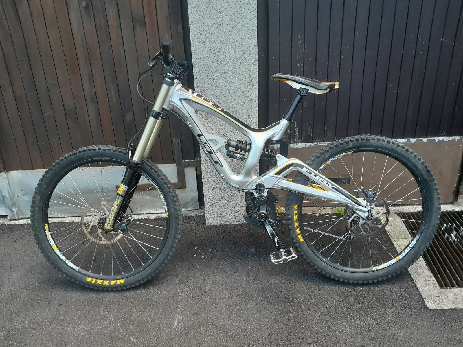 DH kolo GT FURY