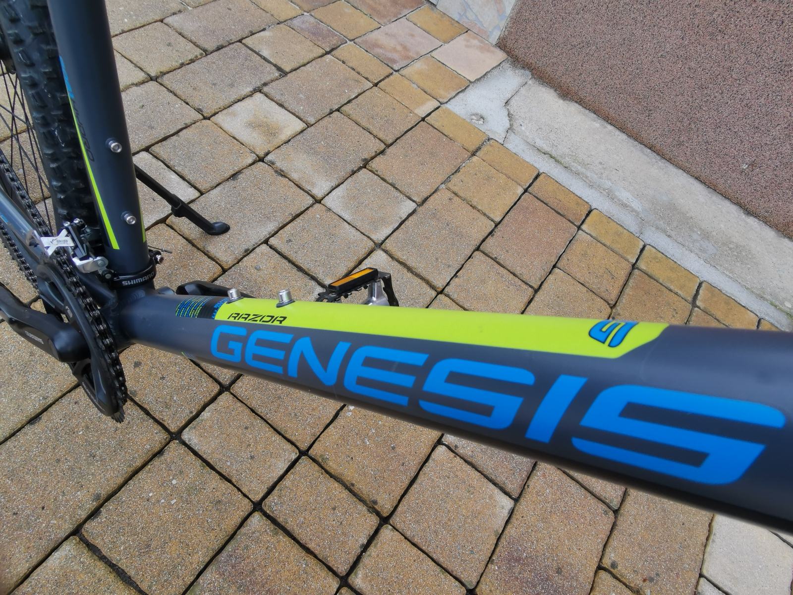 Genesis Razor