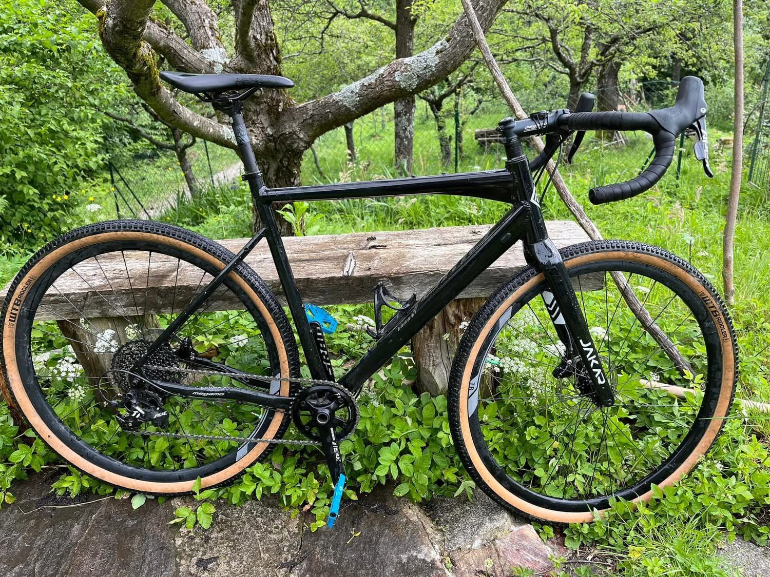 Gravel kolo Megamo Jakar