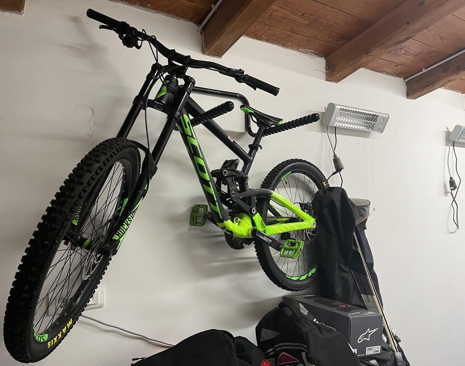 SCOTT GAMBLER 730 2017 Okvir M ; kolesa 27.5