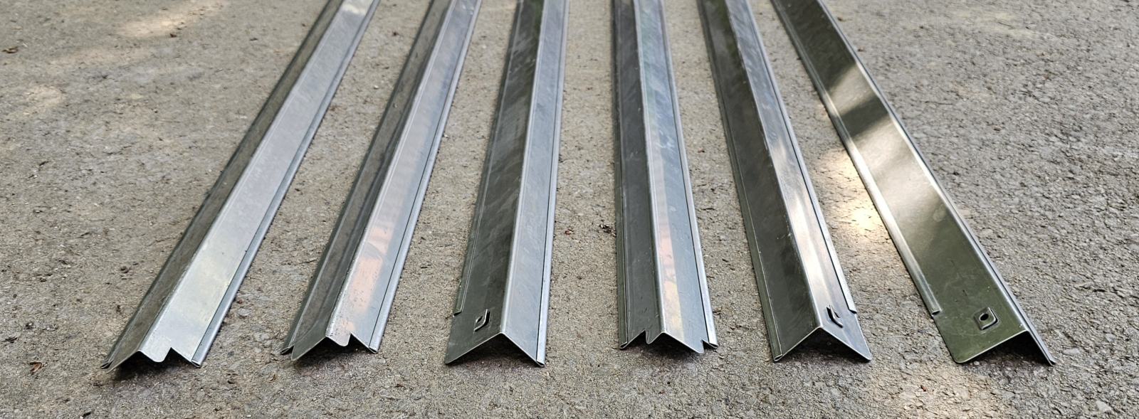 Kotni Profil vogalnik INOX kos 3€