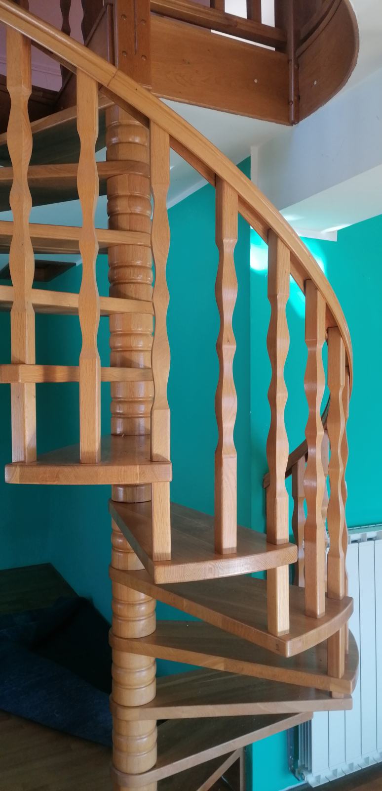 Okrogle lesene stopnice hrast