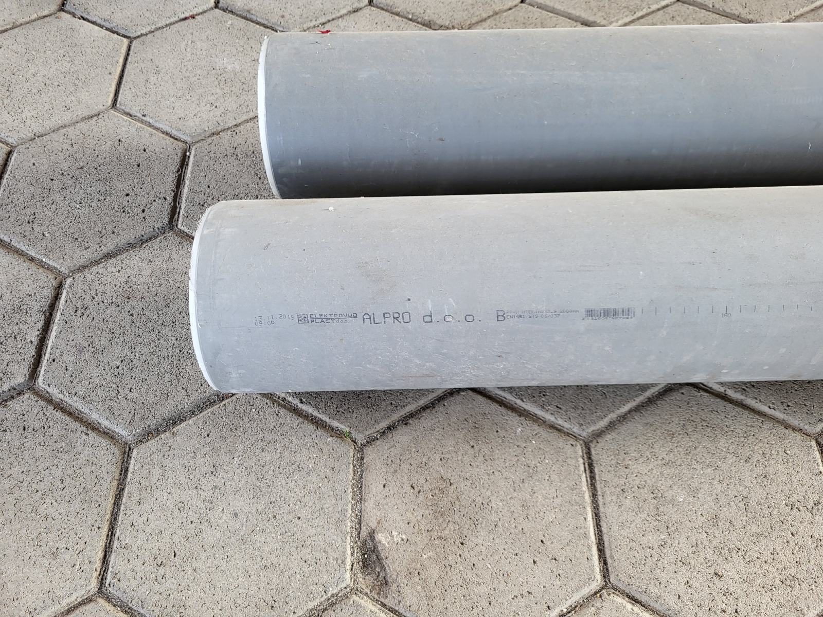 PVC kanalizacijska cev fi 160 2 metra