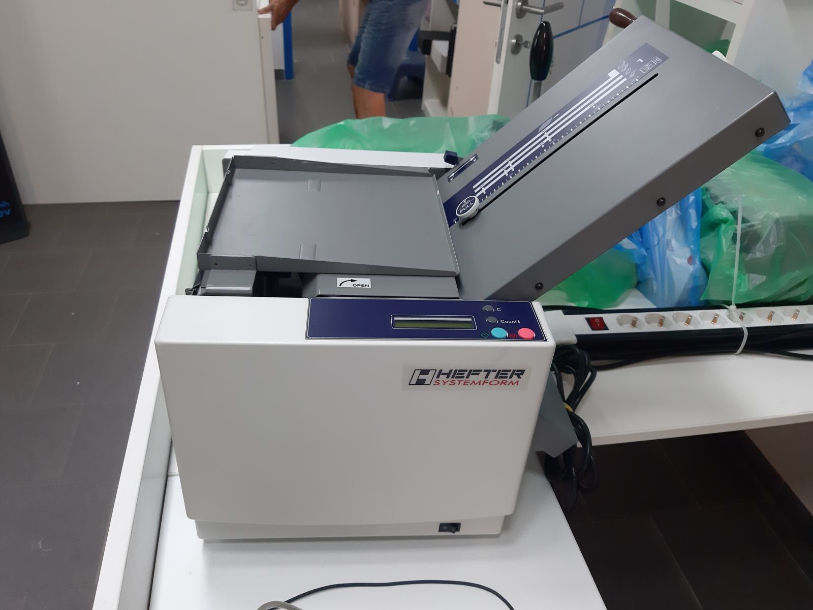 Stroj za zlaganje papirja Hefter Systemform