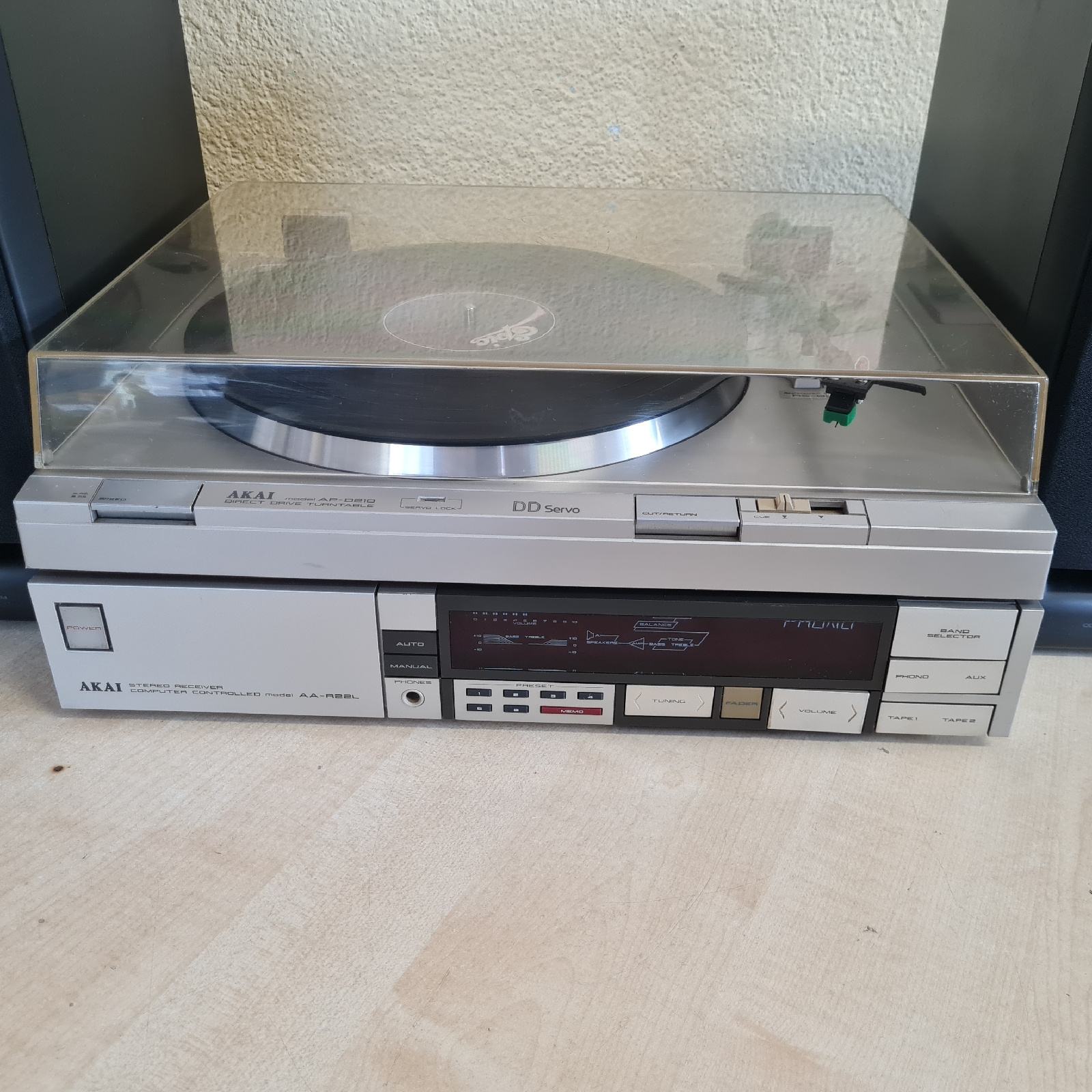 AKAI AA-R22L receiver + AKAI AP-D210 gramofon