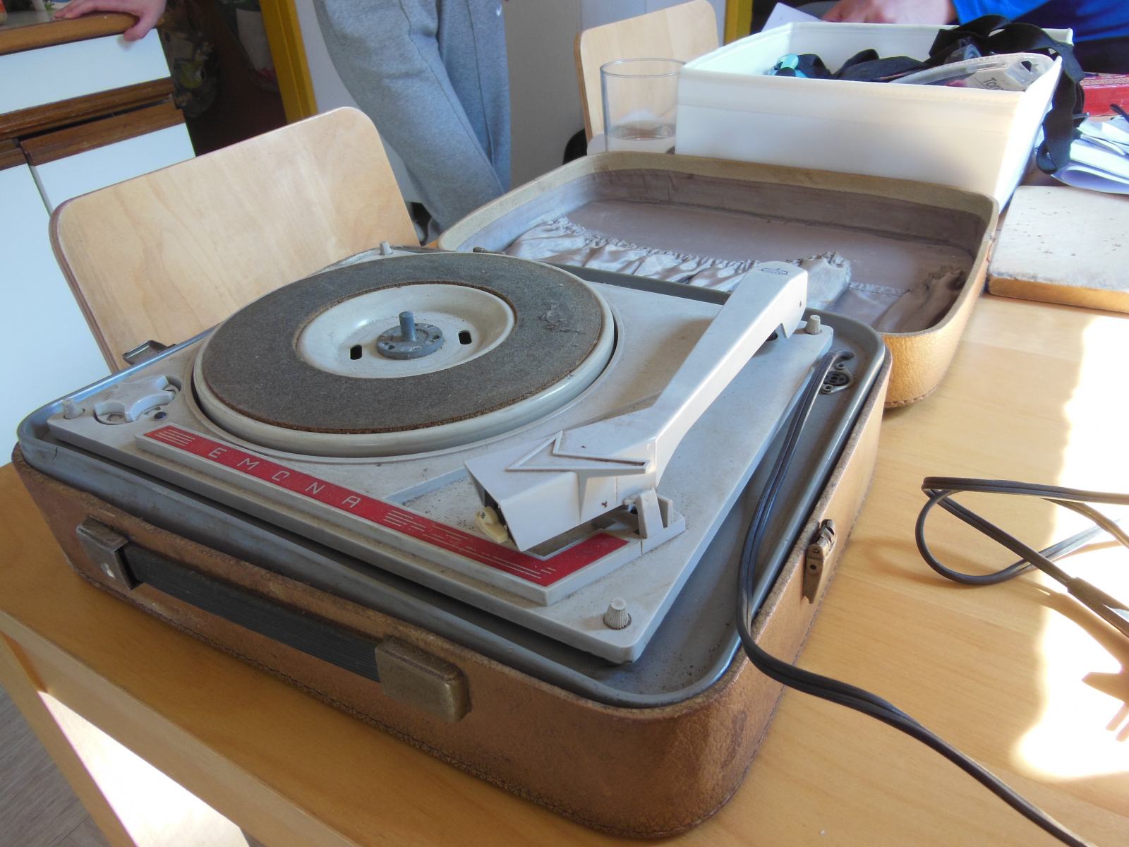 Gramofon ISKRA EMONA Vikend