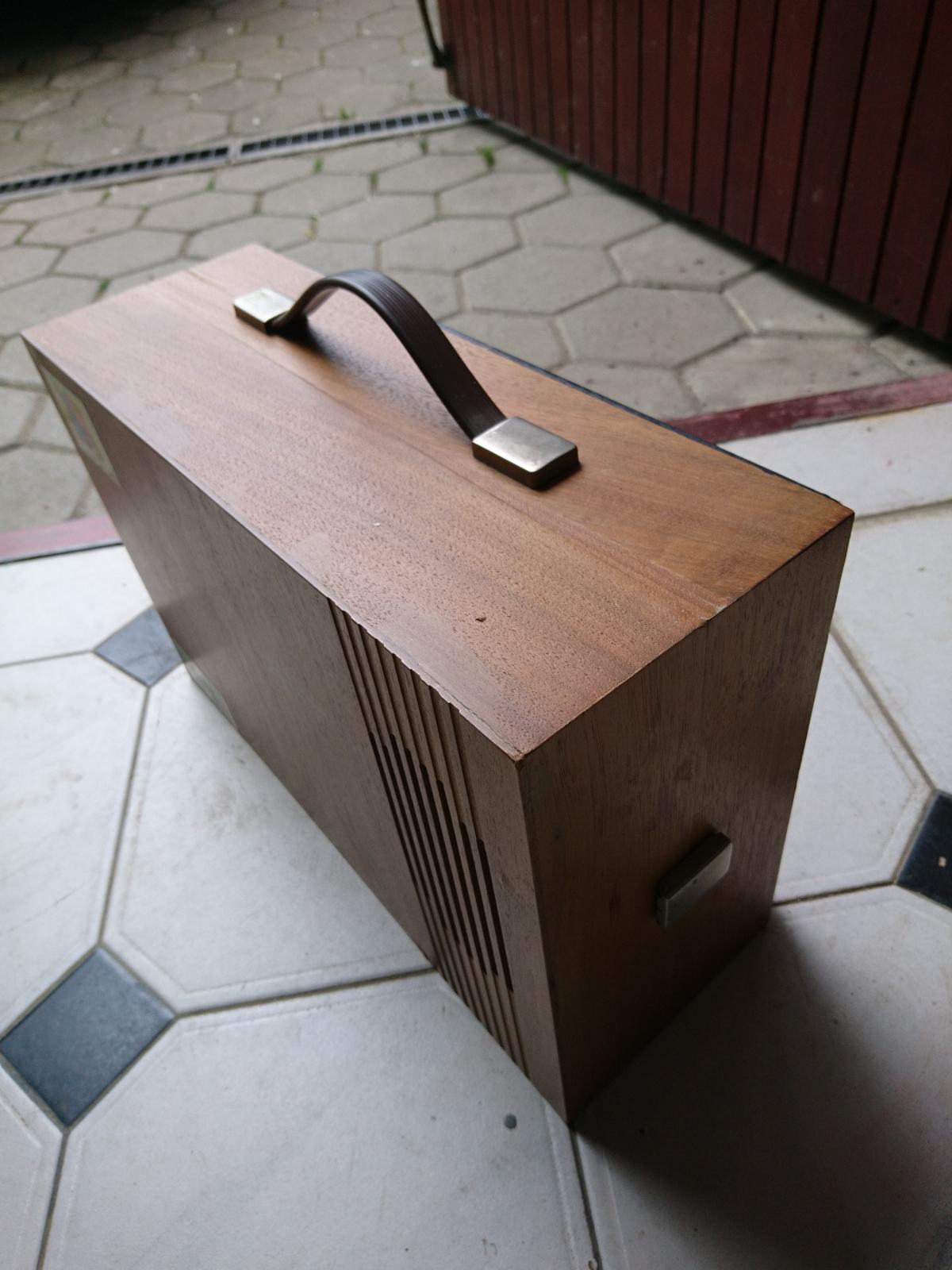 Gramofon iskra in 50 lp plošč