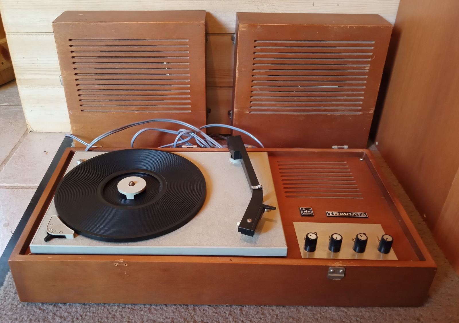 Gramofon riz TRAVIATA
