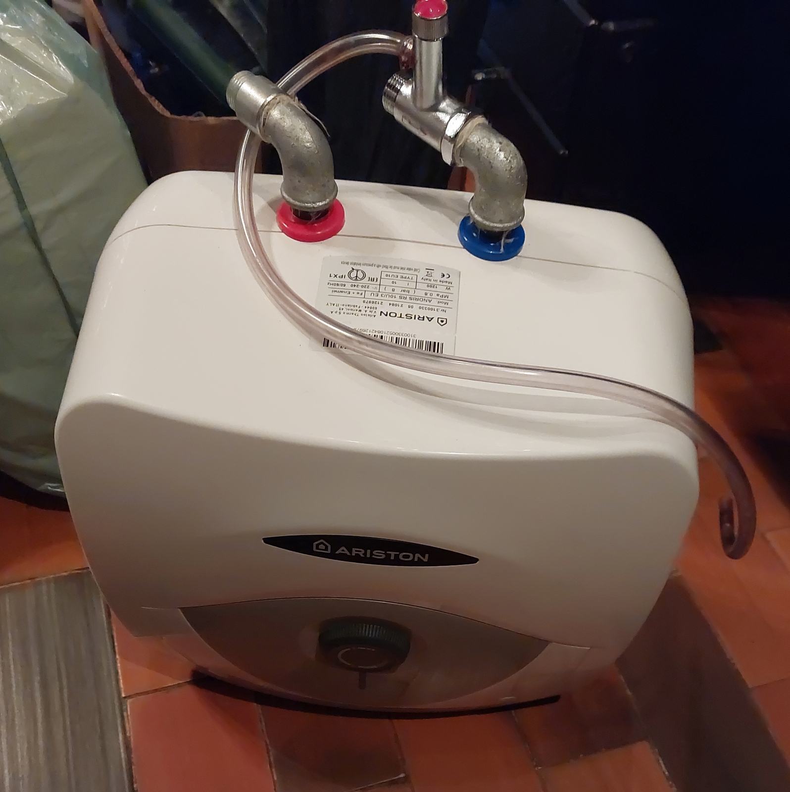 Bojler grelnik vode Ariston 10l 10 litrov 10 l tlačni podpultni
