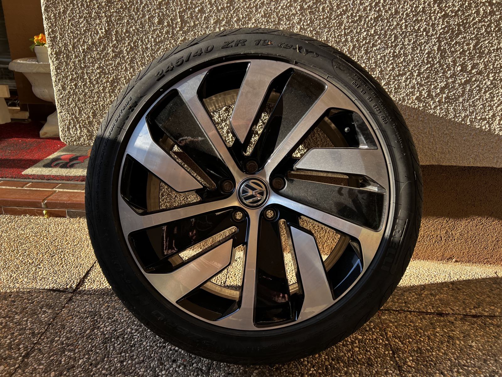 ALU Platišča 19 VW Montevideo, Pirelli 245/40 R19 PZERO Nero