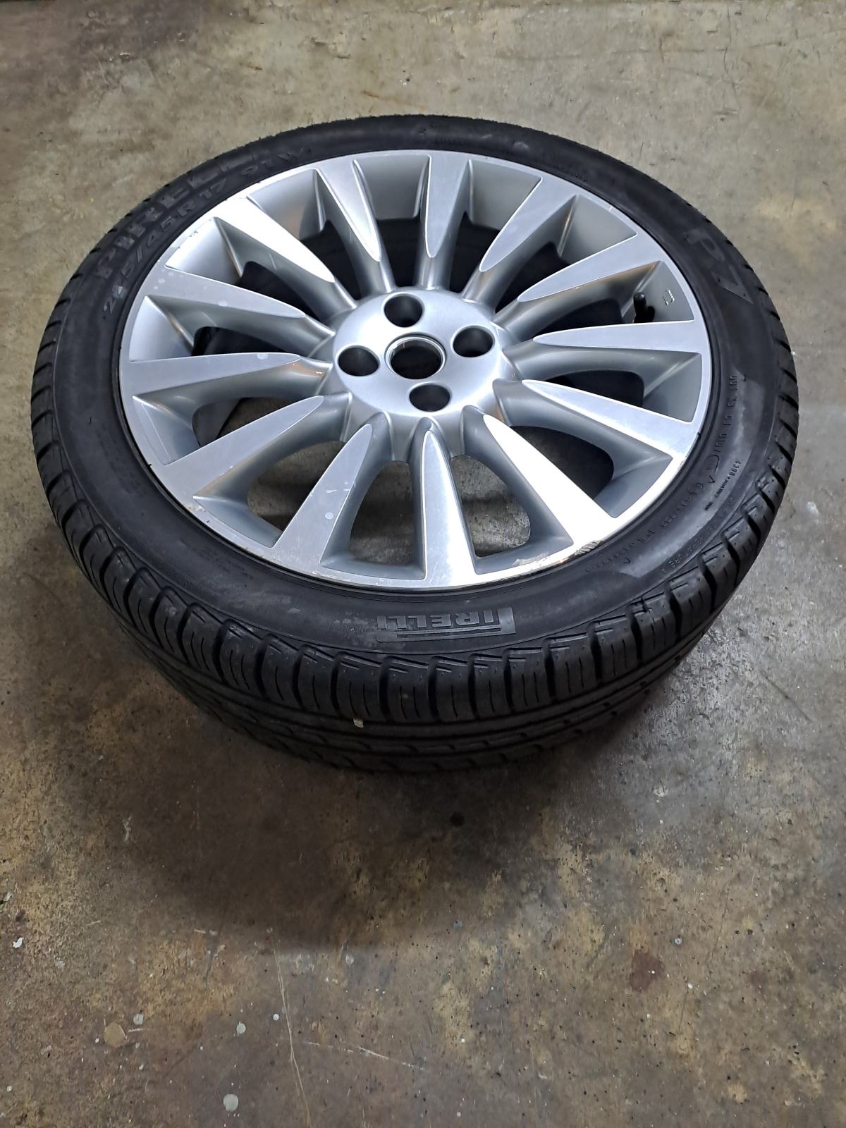 Fiat alu 17 z gumo 1 komad