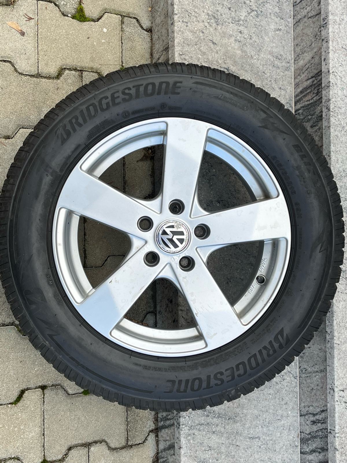 Zimske gume Bridgestone Blizzak 215/60/R16 na platiščih za VW Passat