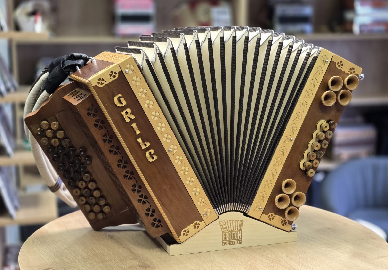 Diatonična harmonika GRILC CFB 34 OZ 27,76€ na mesec