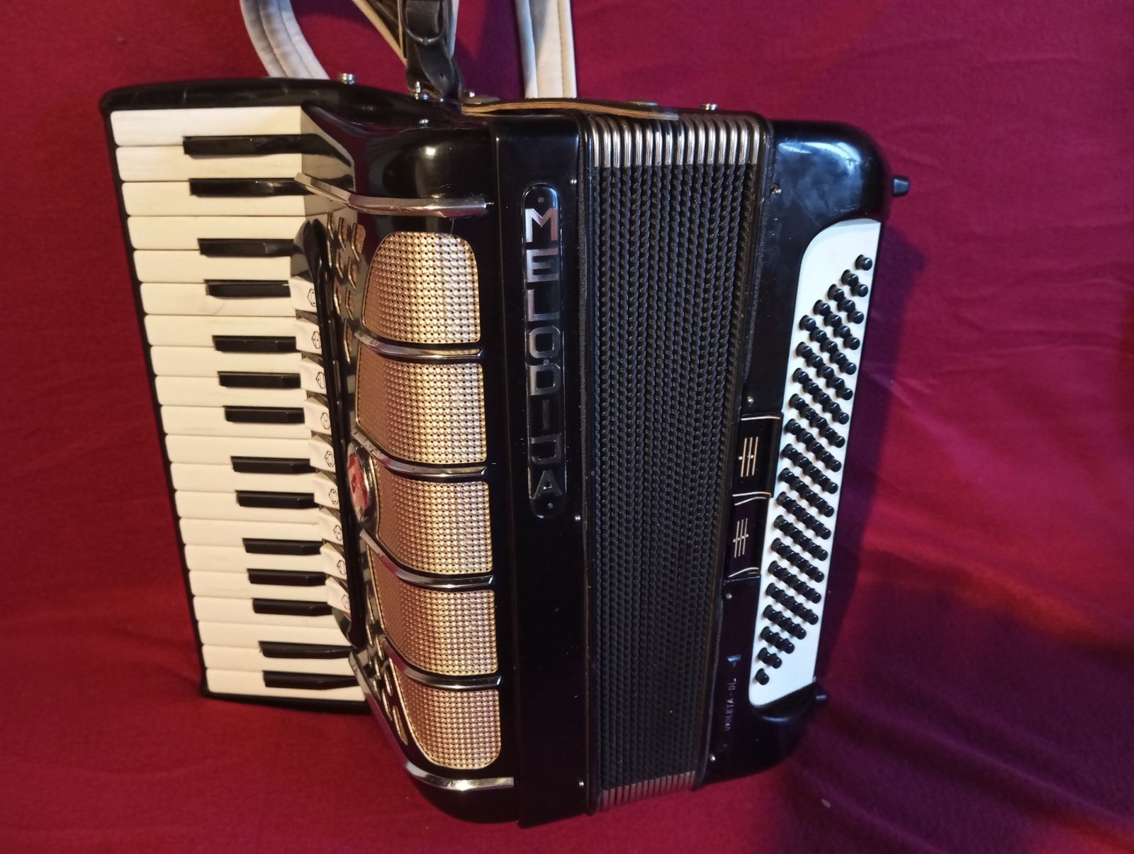 harmonika Melodija 80 bas